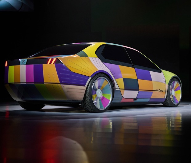 Автомобиль-хамелеон BMW, диско-холодильник LG и меддиагностика по селфи: лучшие экспонаты ...