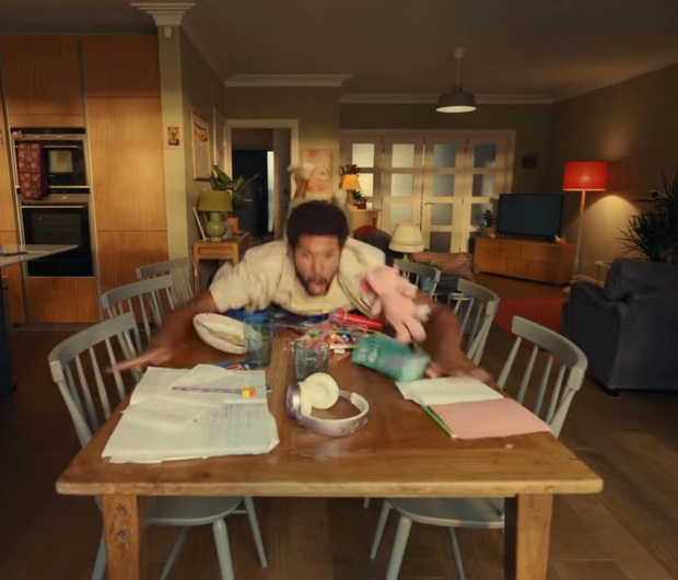 Паническая уборка: Mondolez Ritz по-новому взглянул на любимые крекеры англичан — ADPASS