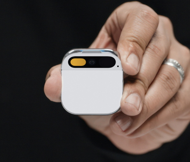 Покушение на смартфоны: стартап выходцев из Apple показал AI Pin — ADPASS