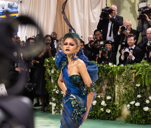 Спящие красавицы проснулись. Met Gala 2024 тряхнула стариной — ADPASS